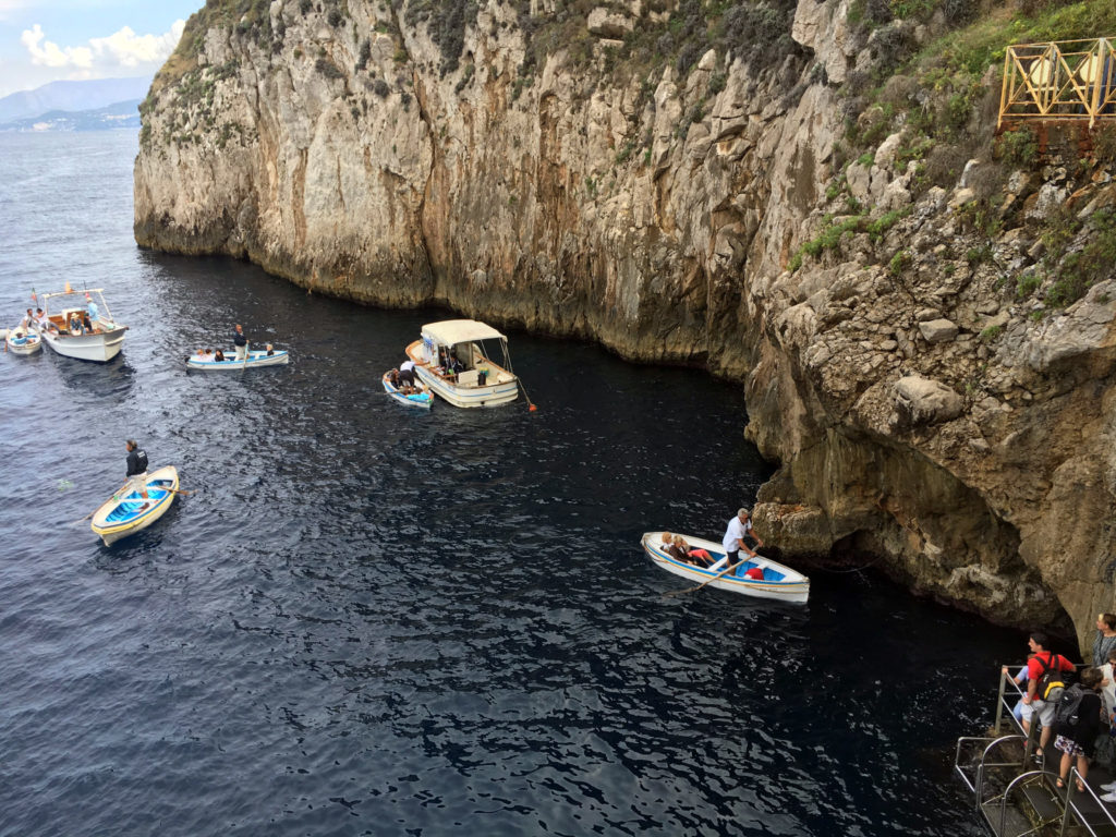 La Grotta Azzurra a Capri tra meraviglia, storia e leggenda (e tutte le ...