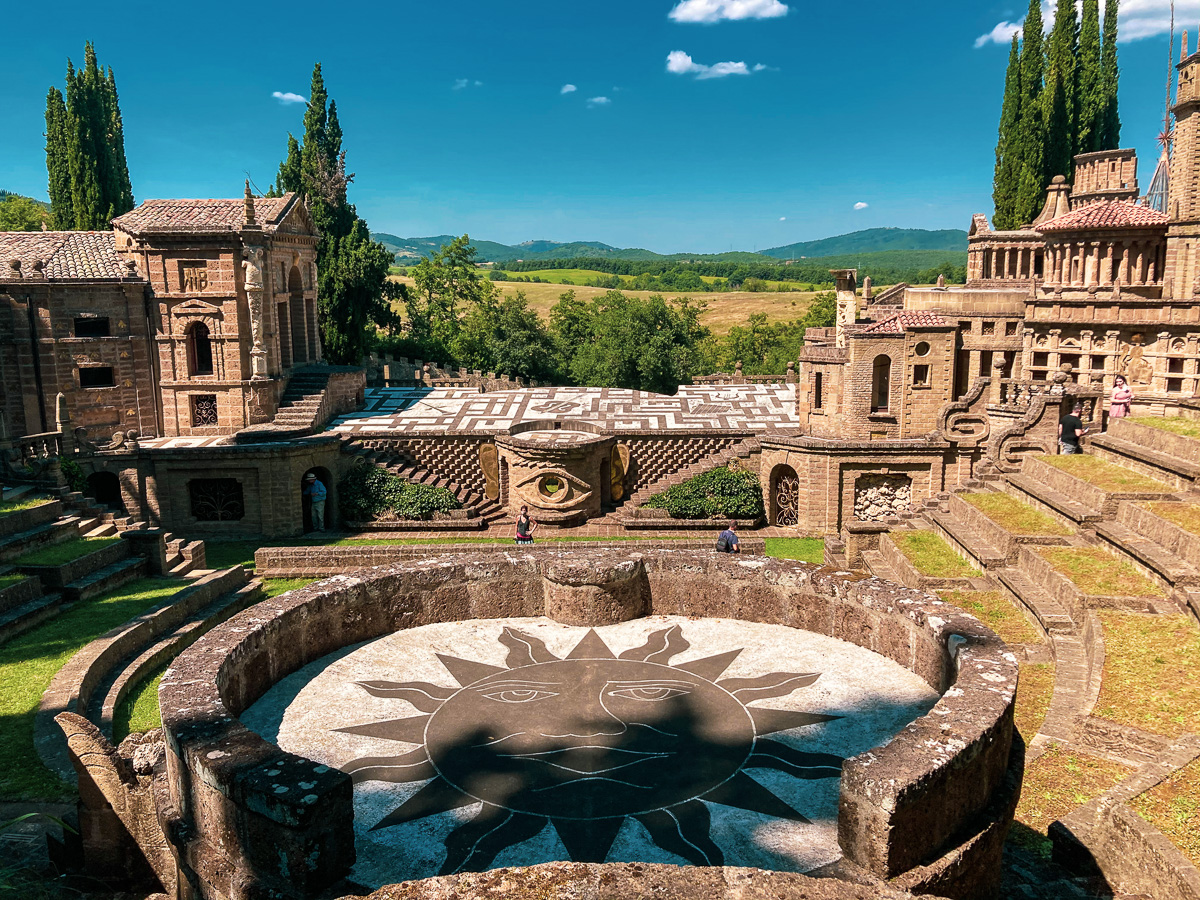 La Scarzuola, guida alla folle città di Tomaso Buzzi